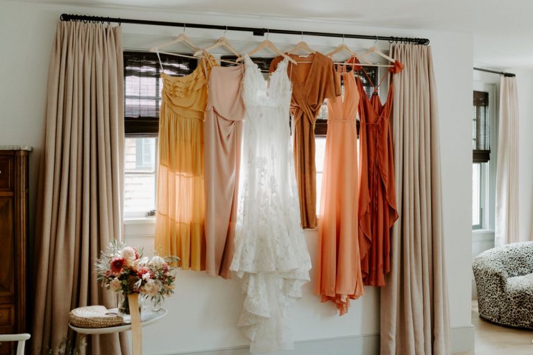 A Summer Valley Rock Inn Wedding - Anais Possamai Photography