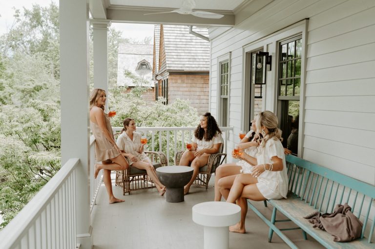 A Summer Valley Rock Inn Wedding - Anais Possamai Photography