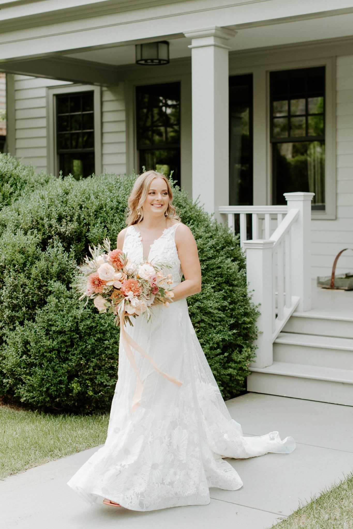 A Summer Valley Rock Inn Wedding - Anais Possamai Photography
